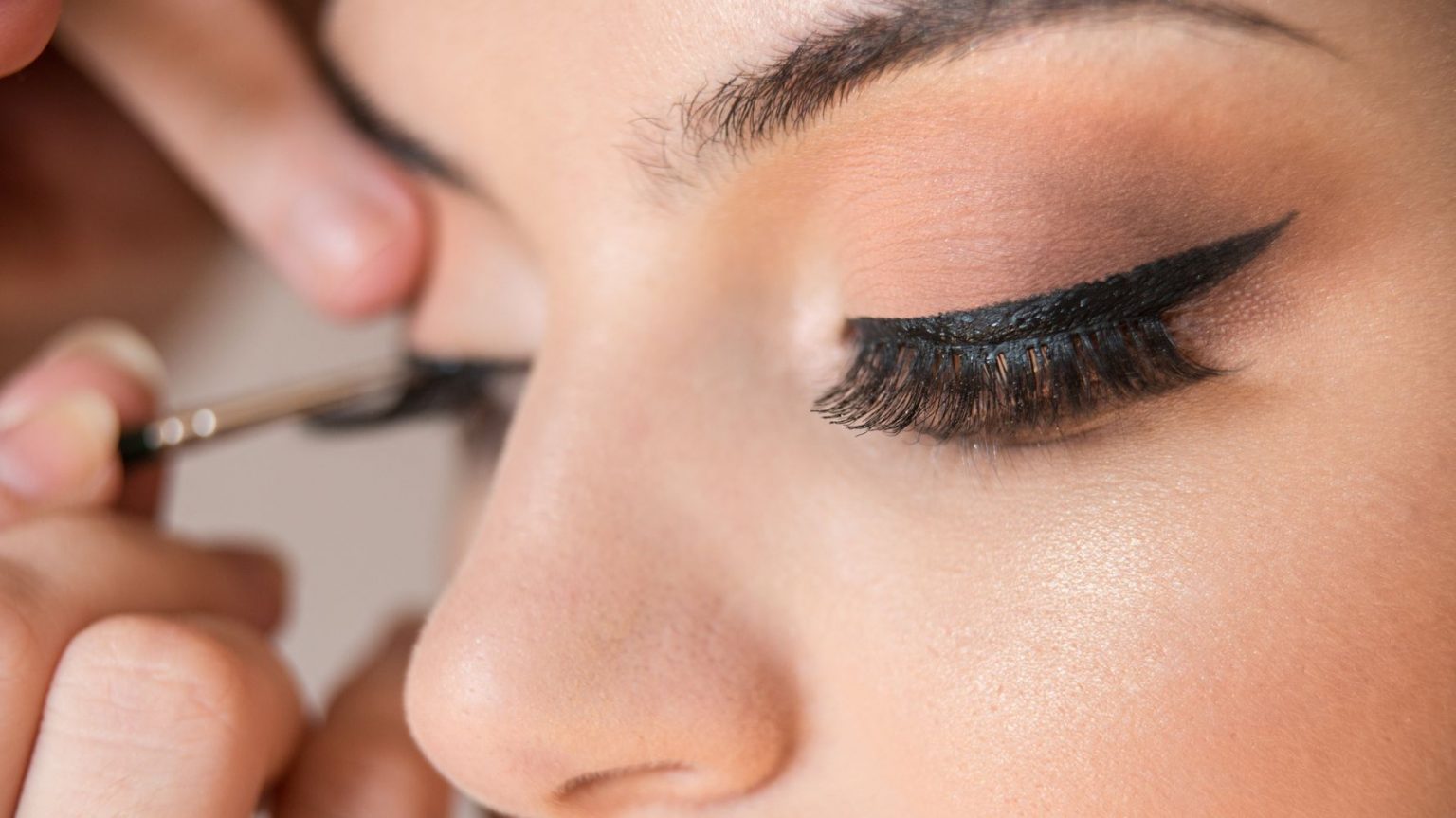 Different Types of Eyelash Extensions (and How They Stack Up)