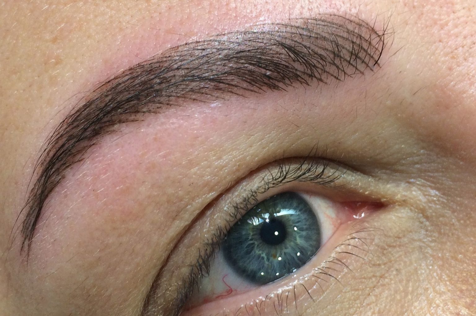 What You Need to Know About Eyebrow Tattoos? - (Guide)